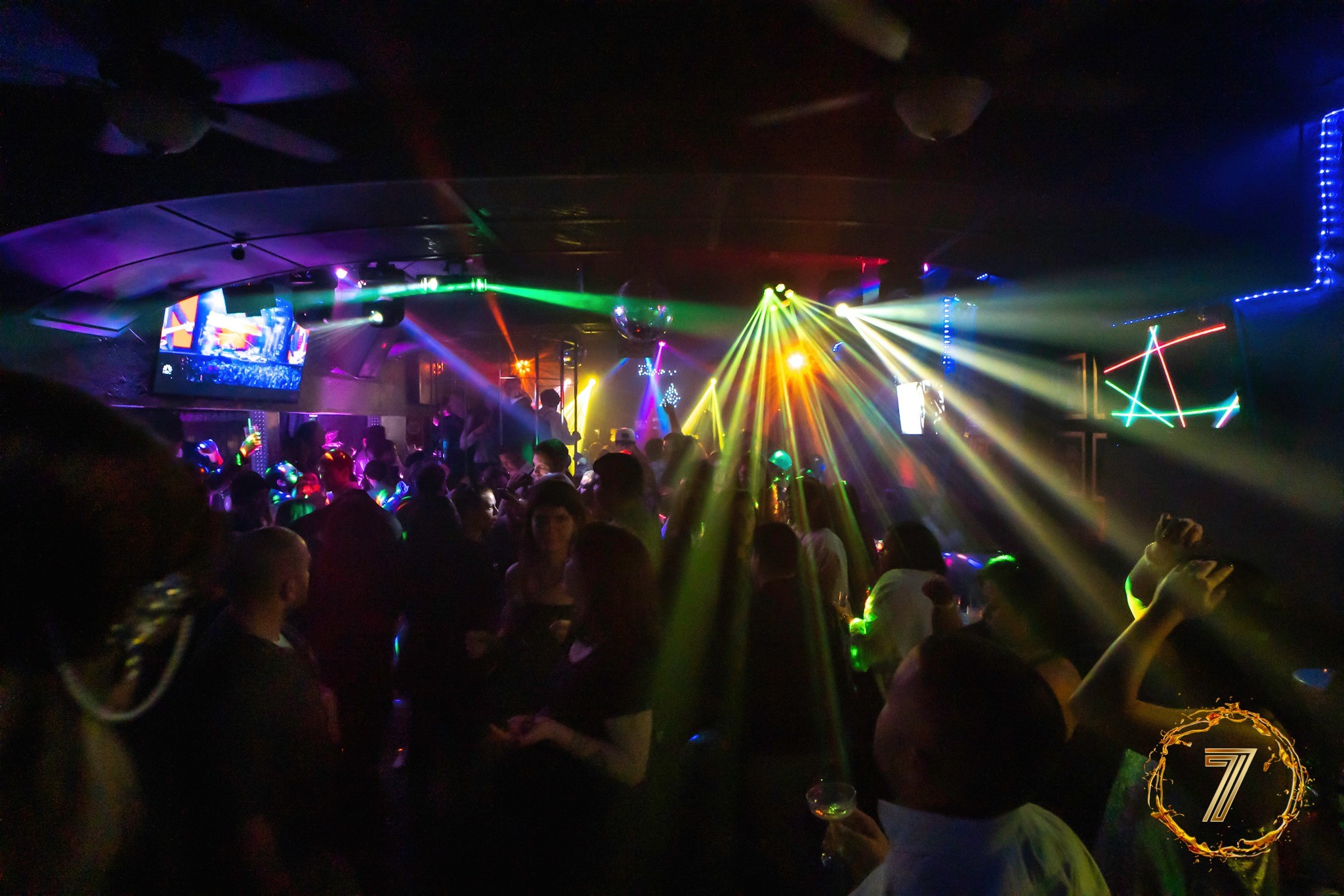 Top Bars in Bend, Oregon | Bend Nightlife | Moving To Bend